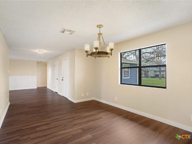 4 BR, 2 BA Apartment 358 Lake Placid Drive, Seguin, TX 78155