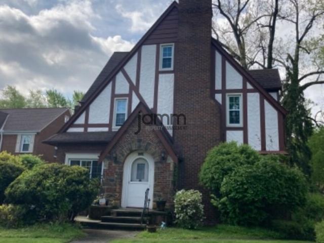 4 BR, 2 BA Apartment 3722 Meadowbrook Blvd University Heights, OH 44118