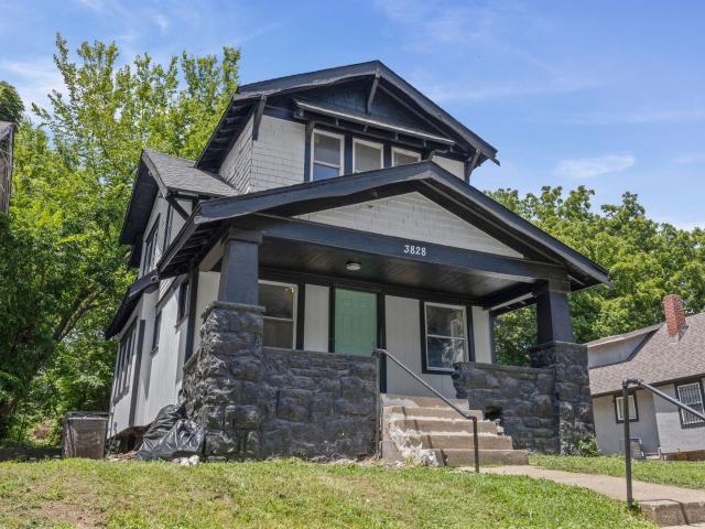 4 BR, 2 BA Apartment 3828 Chestnut Ave, Kansas City, MO 64029
