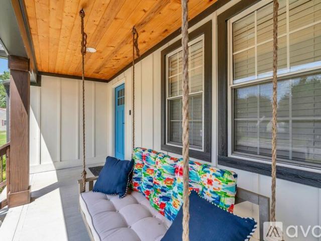 4 BR, 2 BA Apartment 303 1st Ave, Murfreesboro, TN 37130