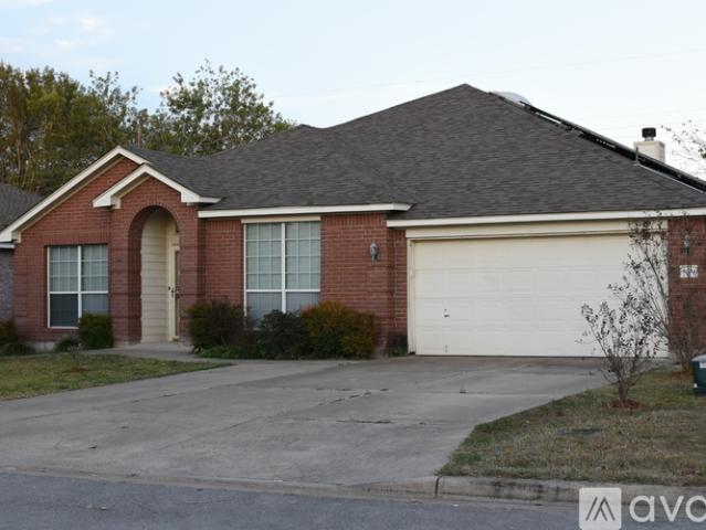 4 BR, 2 BA Apartment 3004 Zachary Ln, Taylor, TX 76574