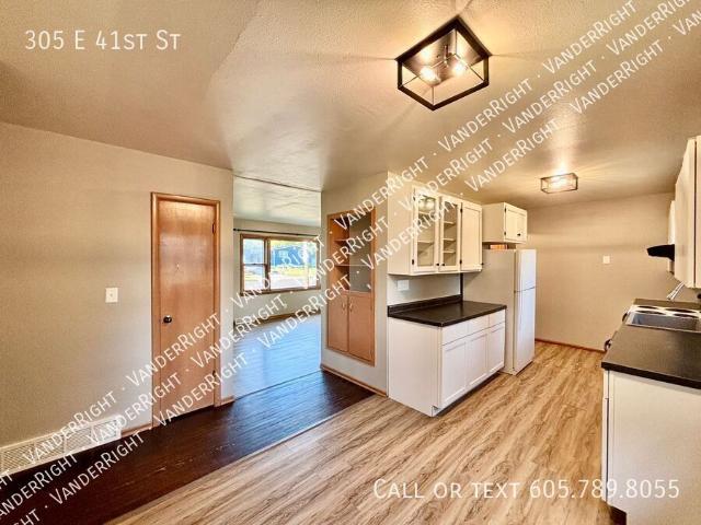 4 BR, 2 BA Apartment 305 E 41st St, Sioux Falls, SD 57105