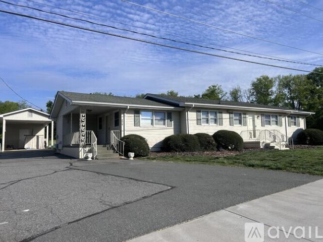 4 BR, 2 BA Apartment 3074 Roberta Road, Concord, NC 28027