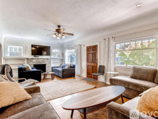 4 BR, 2 BA Apartment 3115 NE Schuyler St, Portland, OR 97212