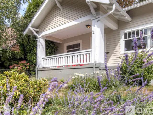 4 BR, 2 BA Apartment 3115 NE Schuyler St, Portland, OR 97212