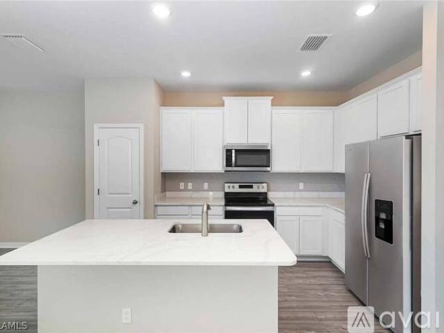 4 BR, 2 BA Apartment 3127 Southwest 18th Place, Cape Coral, FL 33914