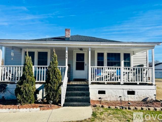 4 BR, 2 BA Apartment 314 Academy Dr, Greenville, NC 27834