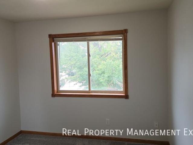 4 BR, 2 BA Apartment 3205 N Aurora Avenue, Sioux Falls, SD 57107