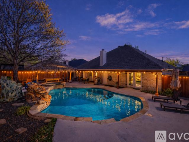 4 BR, 2 BA Apartment 324 Woodcrest Dr, Saginaw, TX 76179