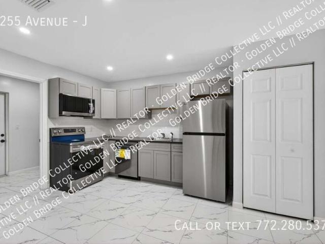 4 BR, 2 BA Apartment 3255 Avenue, Riviera Beach, FL 33404