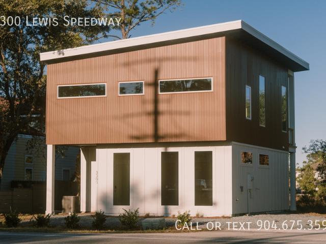 4 BR, 2 BA Apartment 3300 Lewis Speedway, St Augustine, FL 32084