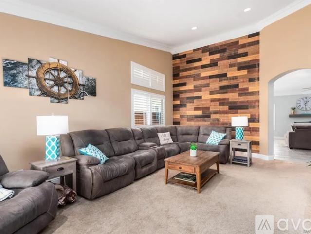 4 BR, 2 BA Apartment 330 Del Flora St, Oceanside, CA 92058