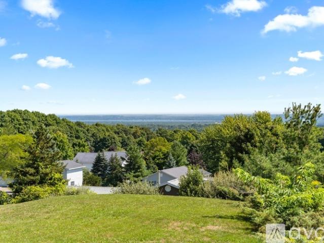 4 BR, 2 BA Apartment 3353 Panorama Lane, Traverse City, MI 49684
