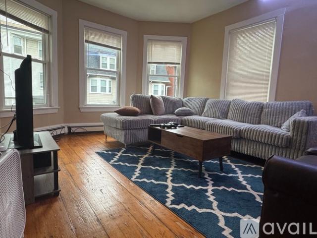 4 BR, 2 BA Apartment 44 Hillside St, Unit 1, Boston, MA 02120