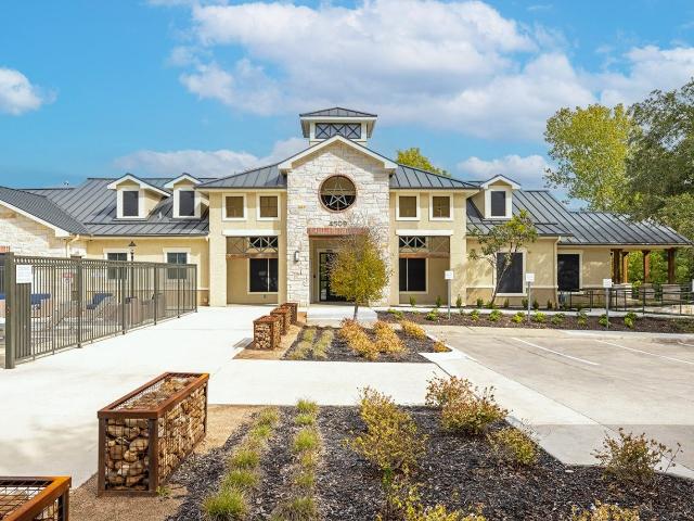 4 BR, 2 BA Apartment 4509 E Saint Elmo Rd Unit 1103, Austin, TX 78744