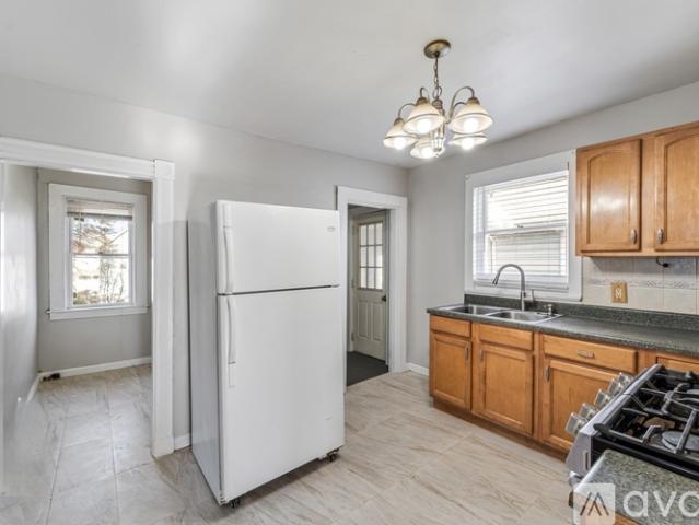 4 BR, 2 BA Apartment 46 Talcott Ave, Unit 1, Springfield, MA 01107