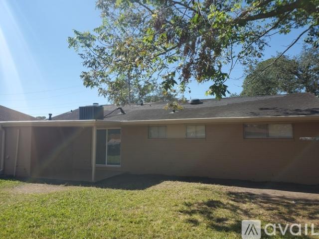 4 BR, 2 BA Apartment 4811 Lancelot Dr, New Orleans, LA 70127