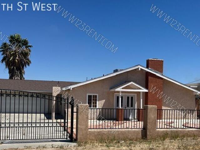 4 BR, 2 BA Apartment 40016 11th St West, Palmdale, CA 93551
