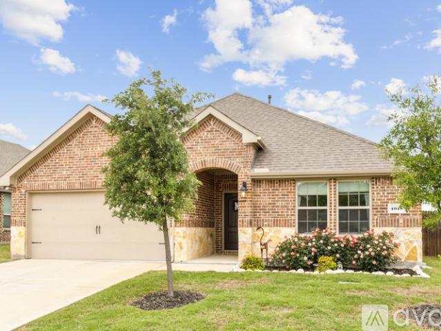 4 BR, 2 BA Apartment 4018 Woodford Drive, Forney, TX 75126