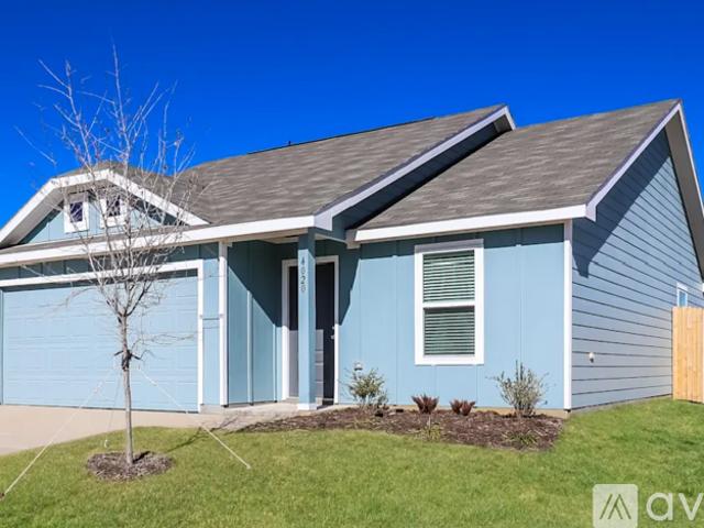 4 BR, 2 BA Apartment 4022 Mountain Meadow Rd, Crowley, TX 76036