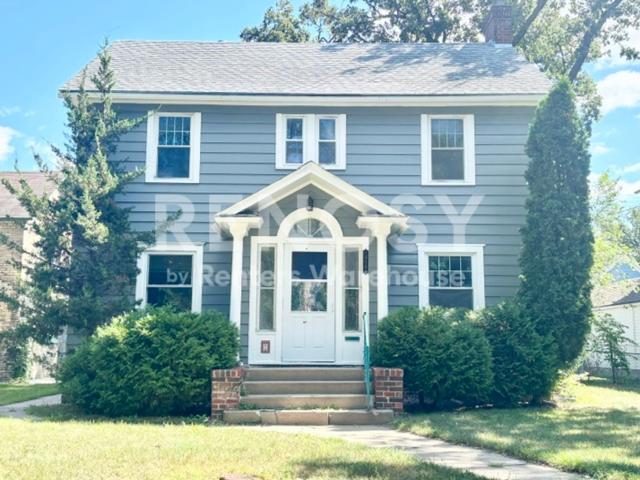4 BR, 2 BA Apartment 406 7th Ave S, Saint Cloud, MN 56301