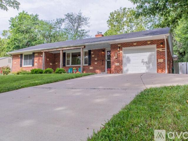 4 BR, 2 BA Apartment 409 Wickham Road, Manhattan, KS 66502