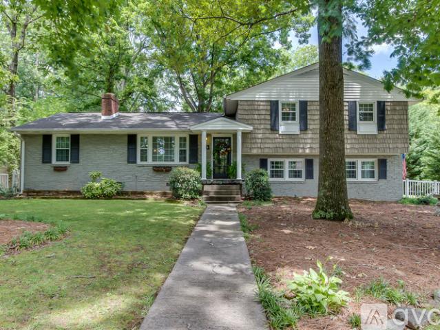4 BR, 2 BA Apartment 413 Cherokee Dr, Greenville, SC 29615
