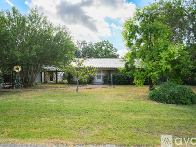 4 BR, 2 BA Apartment 413 Sun Bonnet Dr, Buda, TX 78610