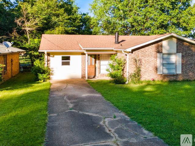 4 BR, 2 BA Apartment 417 Carroll Ave, Wake Village, TX 75501