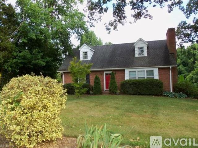 4 BR, 2 BA Apartment 4224 Robinhood Rd, Winston Salem, NC 27106