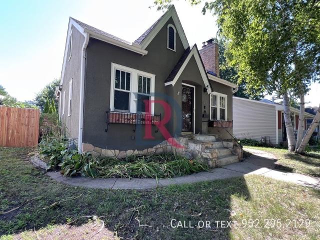 4 BR, 2 BA Apartment 4227 5th Ave S, Minneapolis, MN 55409