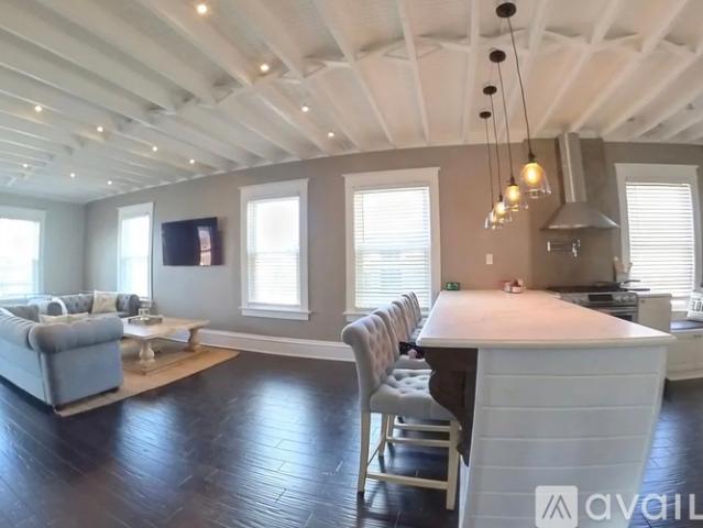 4 BR, 2 BA Apartment 427 Funston Avenue, Unit 2nd Floor, Highwood, IL 60040