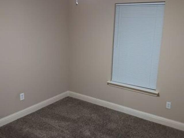 4 BR, 2 BA Apartment 432 Hart Street, Dallas, TX 75203