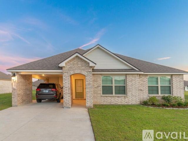 4 BR, 2 BA Apartment 5400 Greenridge Lane, Zachary, LA 70791