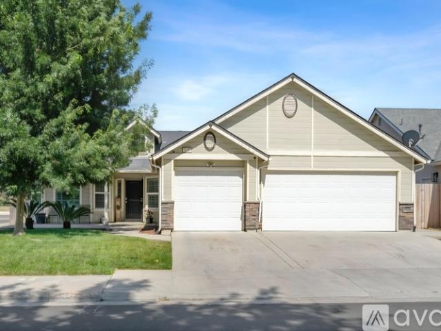 4 BR, 2 BA Apartment 5450 North Maruyama Avenue, Fresno, CA 93723