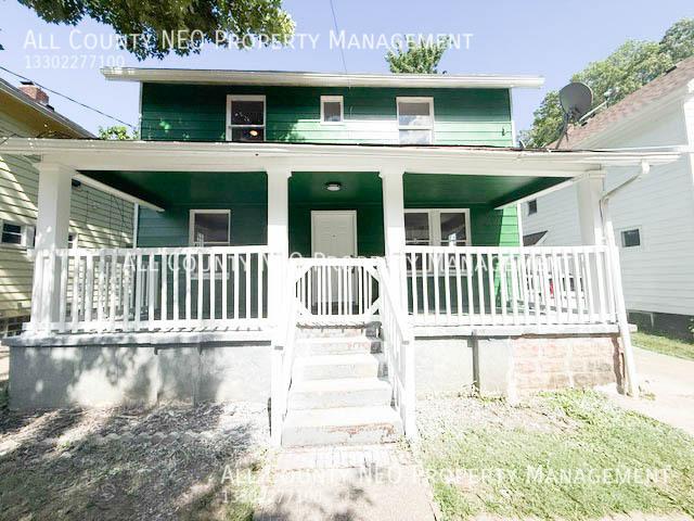 4 BR, 2 BA Apartment 549 Wildwood Ave Akron, OH 44320