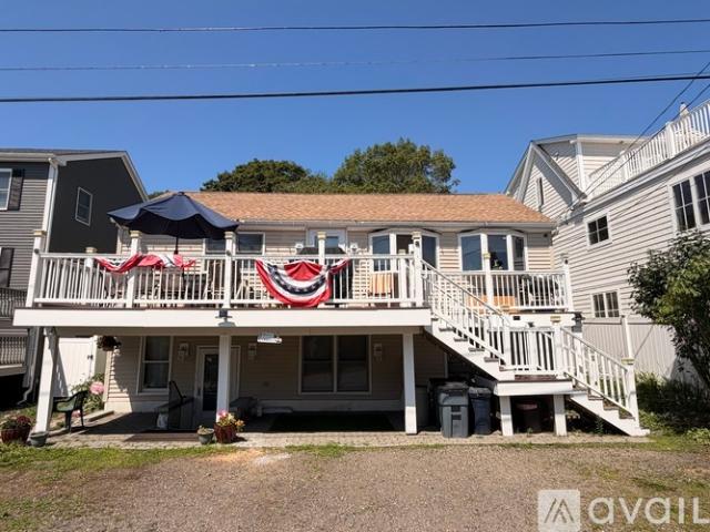 4 BR, 2 BA Apartment 54 Garrison Ave, York, ME 03909