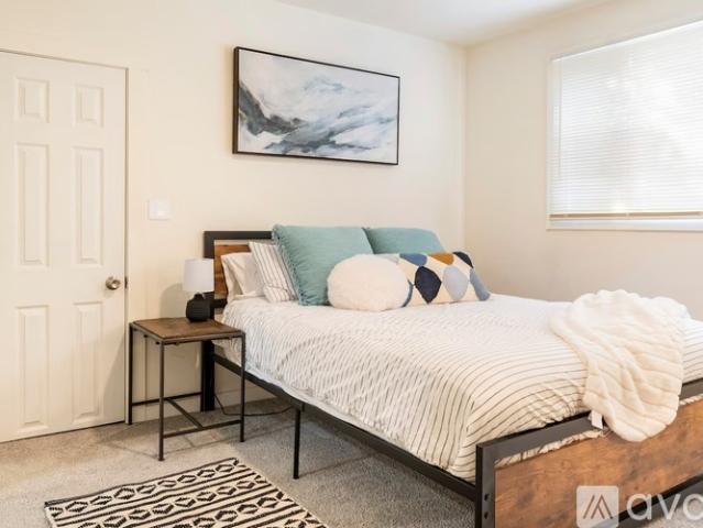 4 BR, 2 BA Apartment 5506 Northeast Hoyt Street A, Portland, OR 97213