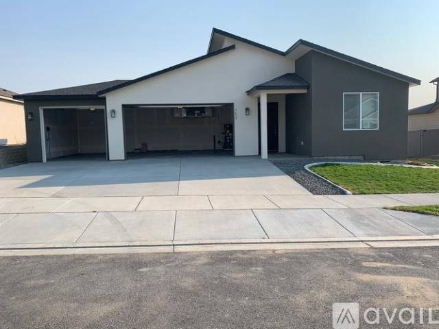 4 BR, 2 BA Apartment 5619 W 30th Ave, Kennewick, WA 99338