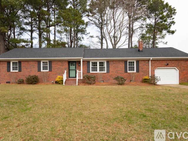 4 BR, 2 BA Apartment 561 Summit Ridge Drive, Chesapeake, VA 23322