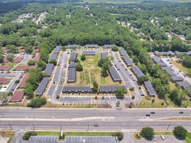 4 BR, 2 BA Apartment 5700 Altama Avenue Unit 39, Brunswick, GA 31525