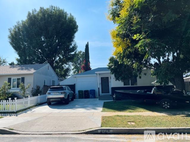 4 BR, 2 BA Apartment 5779 Enfield Ave, Encino, CA 91316