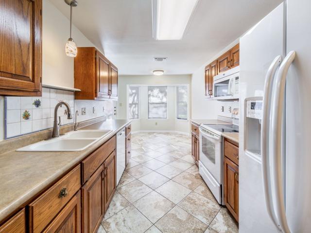 4 BR, 2 BA Apartment 57 WOODCREEK DR, Wimberly, TX 78676