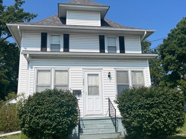 4 BR, 2 BA Apartment 590 South Henderson Street, Galesburg, IL 61401