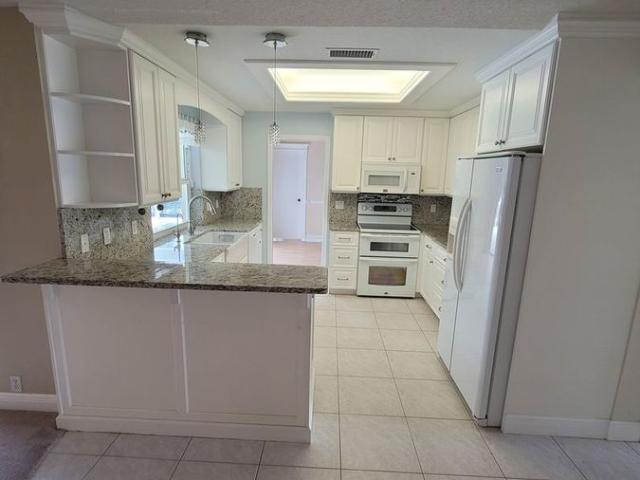 4 BR, 2 BA Apartment 5003 Bridgeport Drive, Safety Harbor, FL 34695