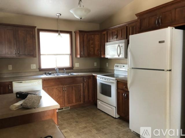 4 BR, 2 BA Apartment 508 S Whitewood Ave, Sioux Falls, SD 57106