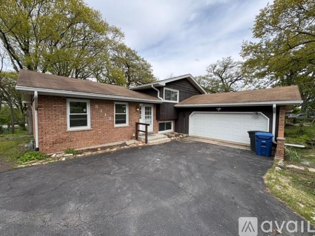 4 BR, 2 BA Apartment 5112 Main Street, Lisle, IL 60532