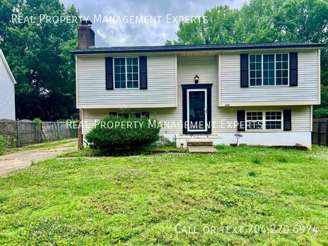 4 BR, 2 BA Apartment 5120 Speyside Court, Charlotte, NC 28215