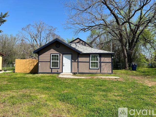 4 BR, 2 BA Apartment 531 W Collins St, Denison, TX 75020
