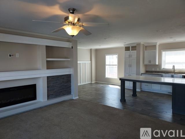 4 BR, 2 BA Apartment 6445 Hamlet Wy, Fenton, MI 48430